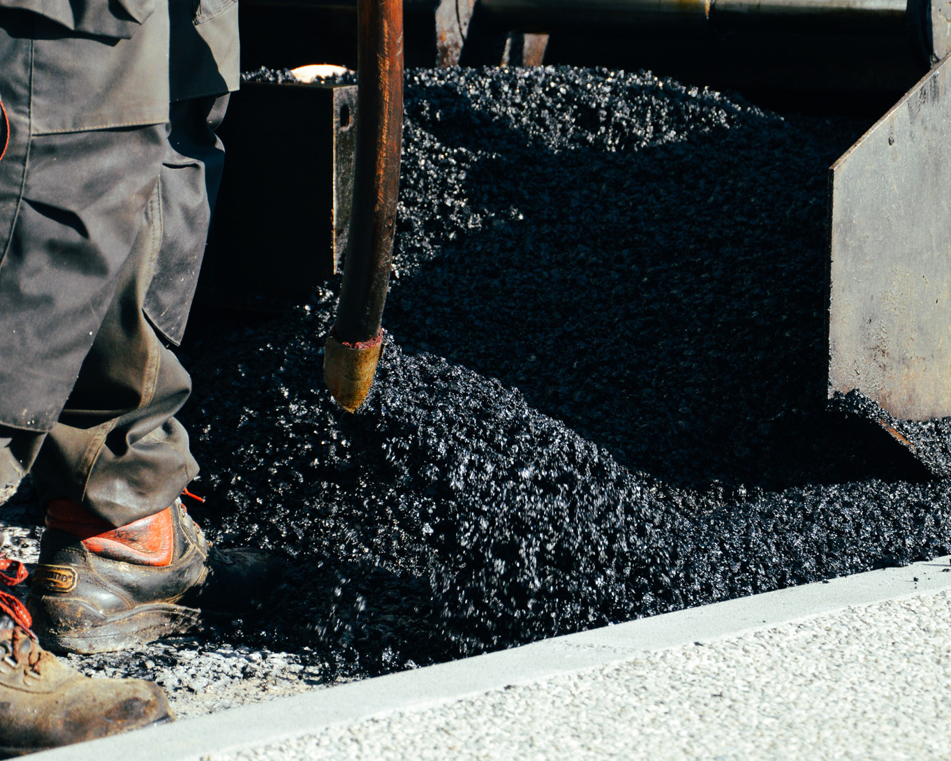 Tout connaître sur l’enrobé : conseils, pose et entretien